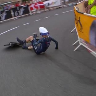 Tour de France - Si cade anche all'ultimo giorno! Brutta botta al ...