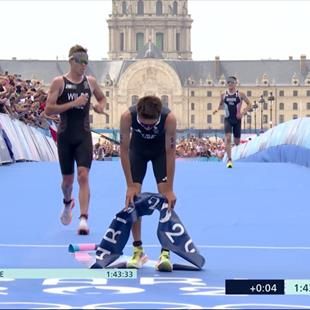 Britanicul Alex Yee, campion olimpic la triatlon la Paris 2024! Cine a ...