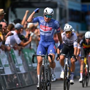 Renewi Tour 2024: Jasper Philipsen profitiert von Sturz auf dem letzten ...