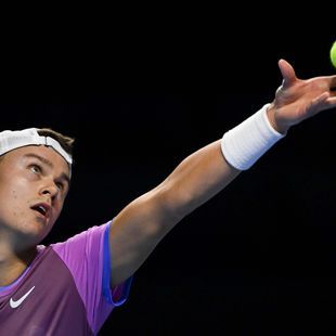 Storspillende Holger Rune er klar til semifinale i Basel - Eurosport