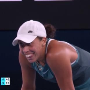 Niewiarygodny błąd Keys, smecz prosto w siatkę w 10. gemie 1. seta ...