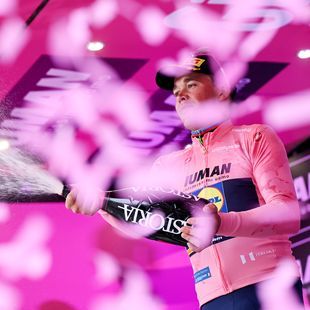 “Mads Pedersen verdient de roze trui, hij is een heel bijzondere renner ...