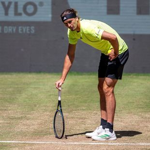 Alexander Zverev naar halve finale tennistoernooi in Halle ondanks het ...