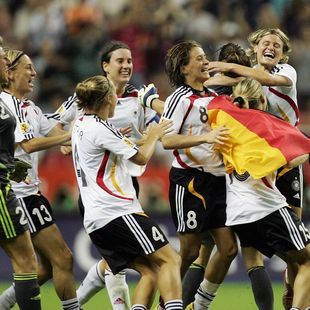 Kein Tag wie jeder andere: DFB-Frauen schreiben Geschichte und ...