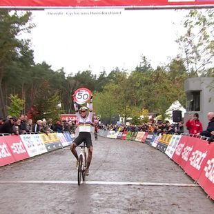 Fem van Empel maakt favorietenstatus waar en wint de Exact Cross in ...