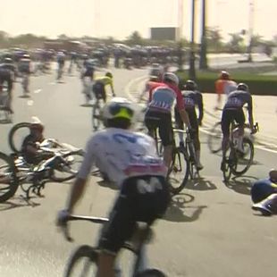 UAE Tour 2026: Sturz auf der 1. Etappe – Topfavorit Jonathan Milan ...