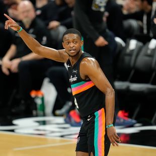 Doar trei echipe pot câștiga titlul în NBA, conform regulii lui Phil ...