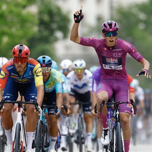 Giro d'Italia: Sprint der Stars in Sofia - Paul Magnier gewinnt 3 ...