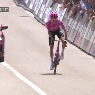 Alex Baudin triomfeert in openingsetappe Tour Auvergne-Rhône-Alpes ...
