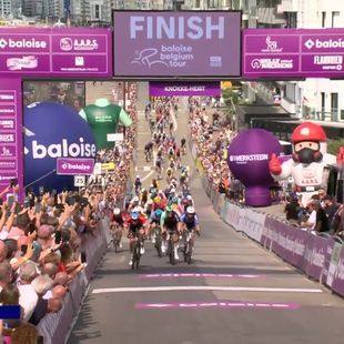 Tim Merlier scoort hattrick op de Wandelaar - wint sprint in Knokke ...