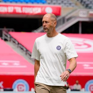 Robert Lewandowski piłkarzem Chicago Fire. Trener klubu Gregg Berhalter ...