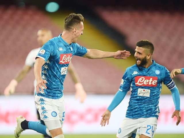 Insigne e Milik stritolano il Parma: il turnover tiene il Napoli a -3 ...