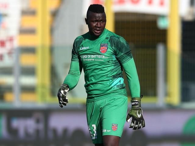 Insulti razzisti al portiere ex Torino Lys Gomis: "Fiero di essere nero ...