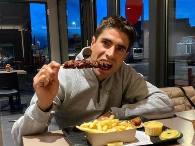 La comentadísima y divertida foto de Mikel Landa “descubriendo la ...