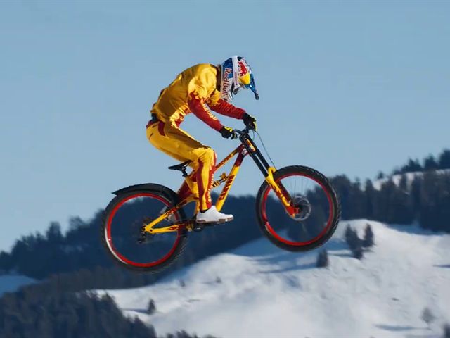 Kitzbühel : Fabio Wibmer runs down the legendary Streif with his bike ...