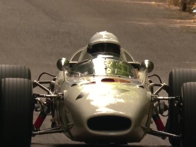 Goodwood road and race: Yuki Tsunoda guida la vecchia Honda RA272 ...