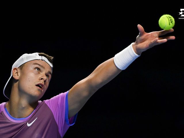 Storspillende Holger Rune er klar til semifinale i Basel - Eurosport