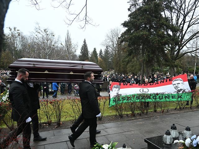 Lucjan Brychczy spoczął na Powązkach. Legia Warszawa i cała piłkarska ...