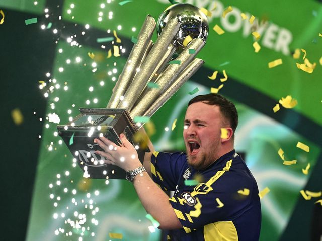 Luke Littler jongste wereldkampioen ooit - 17-jarige is in finale WK ...