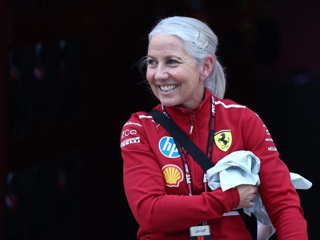 Ferrari, chi è Angela Cullen: la storica trainer che Lewis Hamilton ha ...