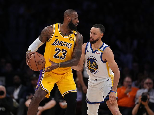 I risultati della notte NBA, 4 aprile 2025 - I Warriors regolano LA, Curry-LeBron è show. Bucks ...