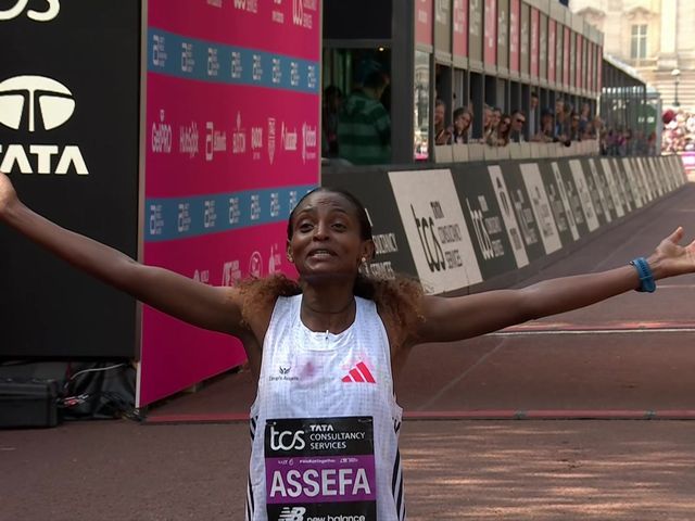 London Marathon: Tigst Assefa stürmt zum Weltrekord für Frauen-Rennen ...