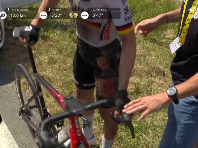 Che botto per Georg Zimmermann! Gli si straccia tutto il pantaloncino ...