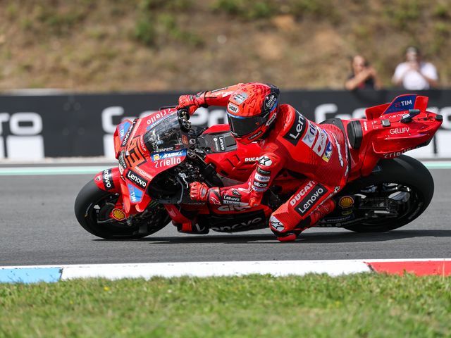 MotoGP GP Repubblica Ceca 2025, gara: Marquez domina anche a Brno. Bezzecchi 2° davanti ad ...