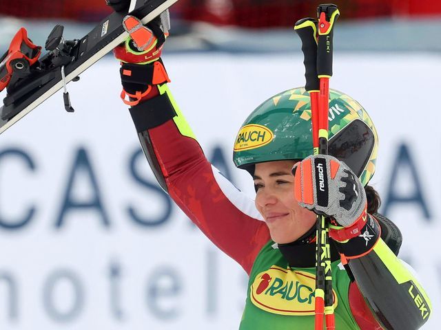 Julia Scheib gewinnt Riesenslalom zum Saisonauftakt und feiert ersten ...