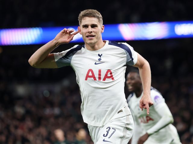 Virgil van Dijk wint met Liverpool van Real Madrid – Micky van de Ven ...