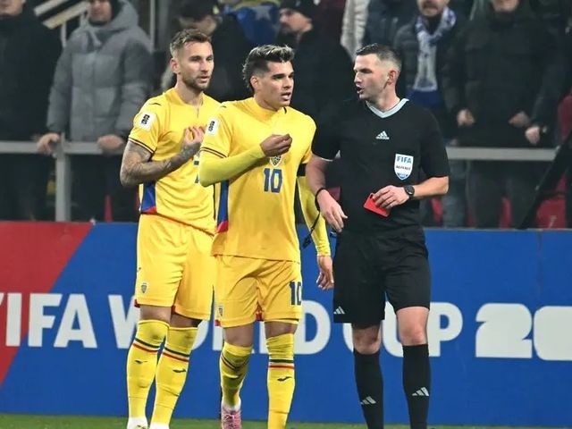 Ce i-a putut spune arbitrul Michael Oliver lui Ianis Hagi, după ce ...