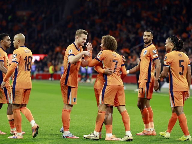 Yandex bé áo đen full