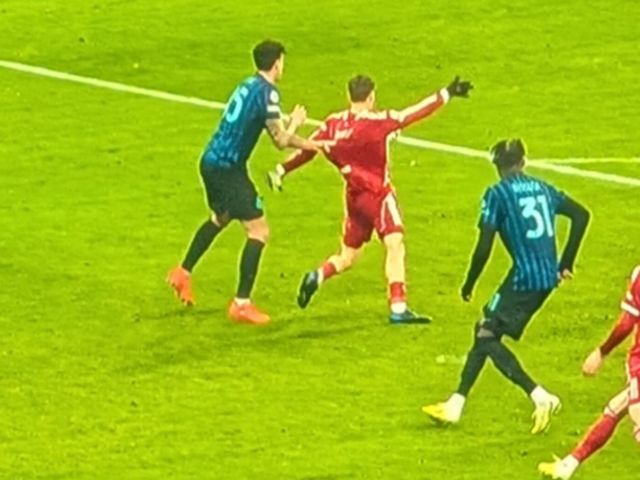 Inter-Liverpool, moviola: trattenuta di Bastoni su Wirtz: rigore per i ...