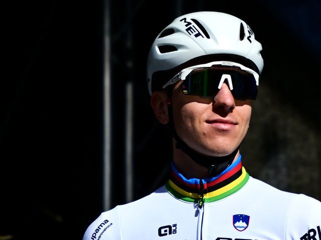 Tadej Pogacar ehrt verstorbenen Rad-Talent bei Gedenkfahrt - Samuele ...