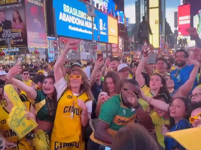 COUPE DU MONDE 2026 - Une marée de supporters brésiliens envahit Times ...